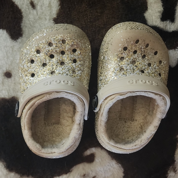 CROCS | Shoes | Crocs Kids Glitter Lined Clogs Gold 5c | Poshmark